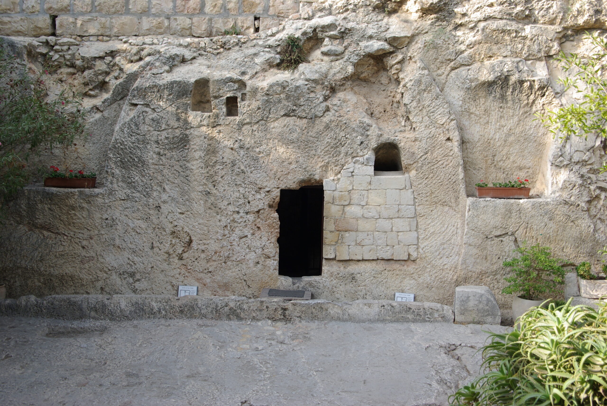 Jerusalem_Garden_Tomb_BW_1